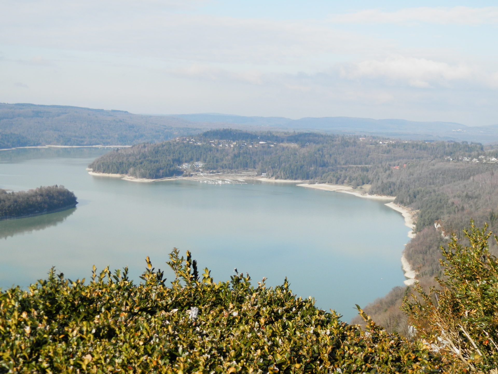 Lac de Vouglans : plage, activités nautiques et hébergements dans le Jura