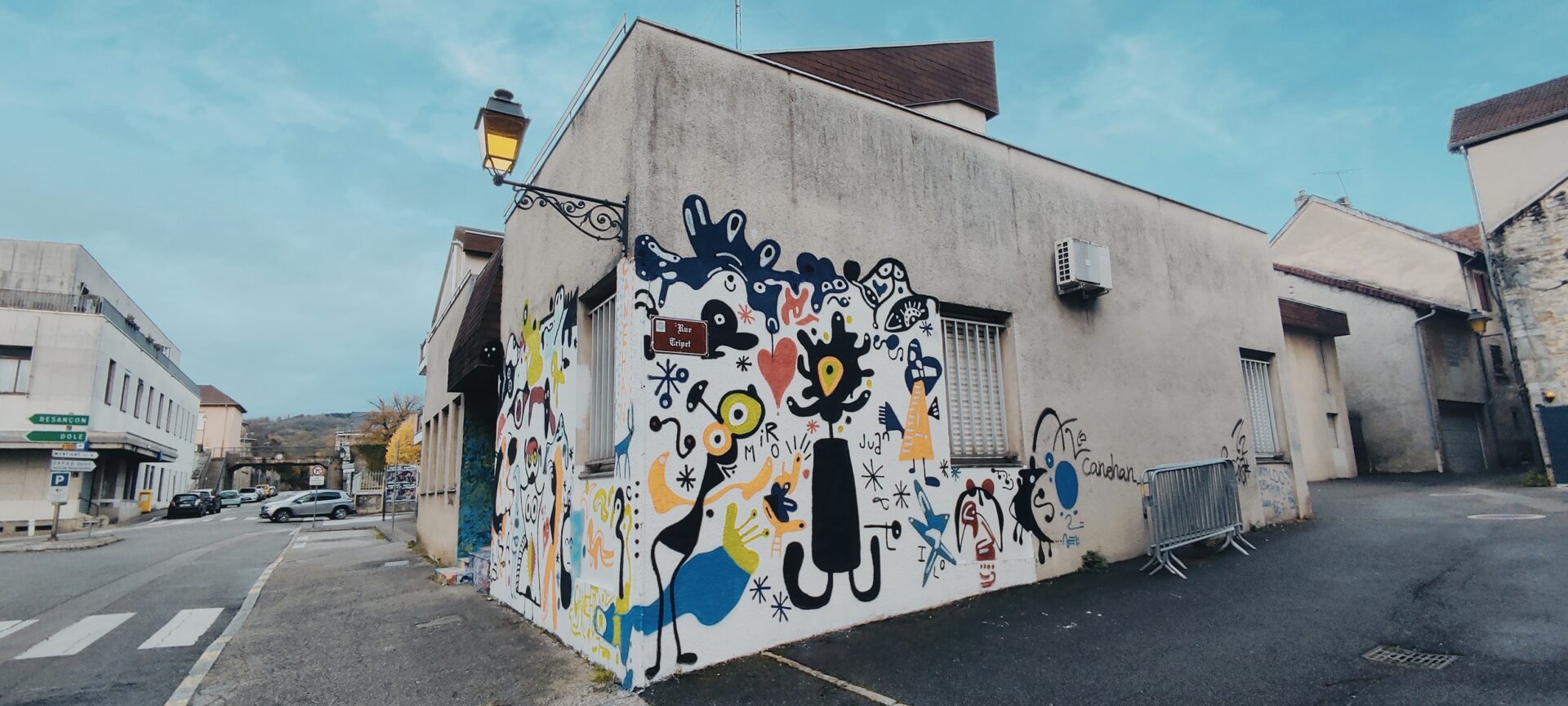 Arbois : Canehan égaye les murs de l’ancienne gendarmerie avant sa destruction | Jura : toute l ...